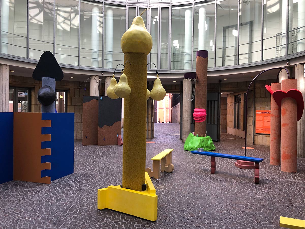 Schirn Kunsthalle: Maruša Sagadin – Luv Birds in toten Winkeln ...